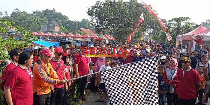 Ribuan Warga Toyoresmi Guyub Rukun Mlaku Bareng - Media Brantas